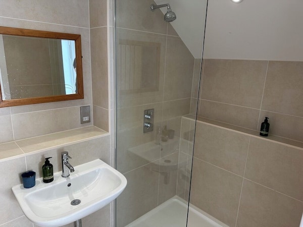 Spacious And Modern Seaside Home, 5 Mins Wlk From The Centre Of Salcombe - Salcombe