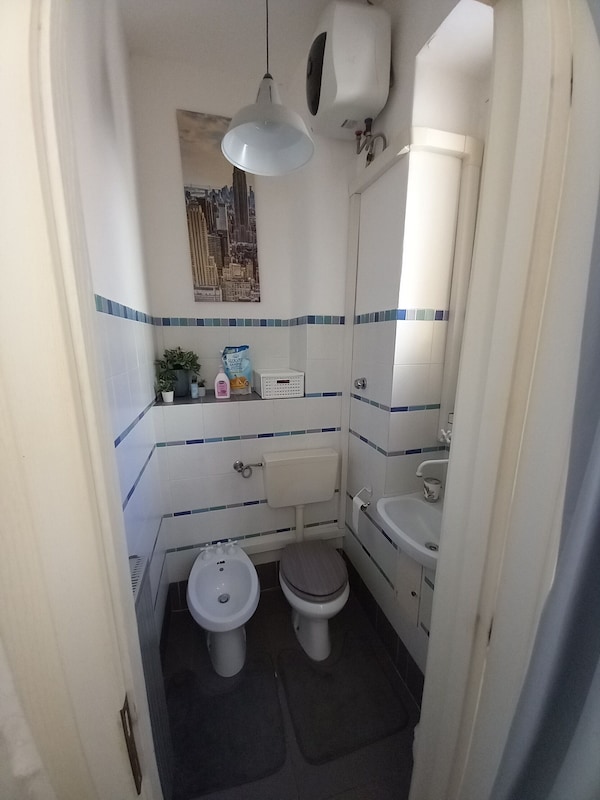 Among The Charming Historic Buildings, The Public Garden, Quiet Apartment - Trieste, Italia