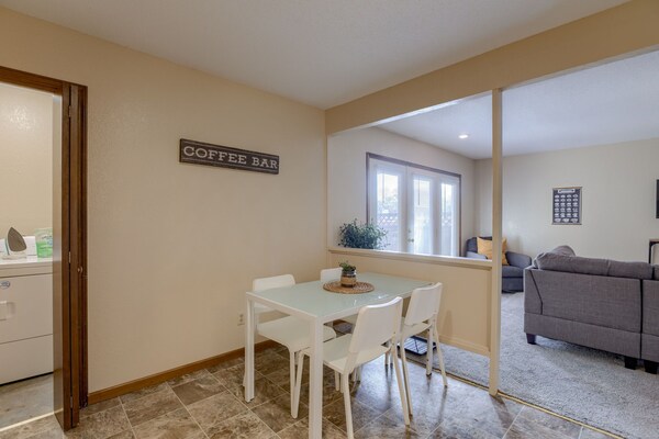 Aviator's Lounge 2br 1bath Wifi Close To Airport Very Convenient Book Your Stay1 - Leavenworth, KS