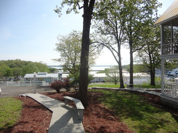 Two Bedroom Harbor View Condo - Kentucky Dam Village, Gilbertsville