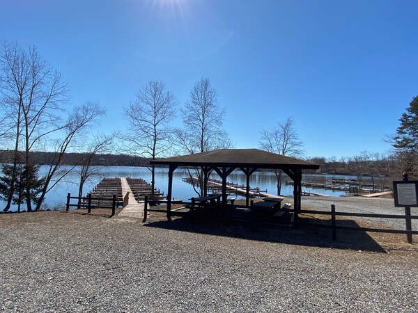 New! Relax At Liberty's Nest, A Charming Lake Access Home With Boat Slip. - Lake Anna, VA