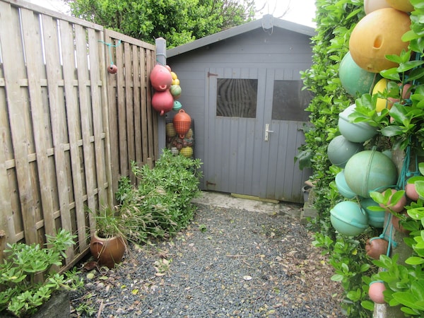 Family Home 300 M From The Sea With Enclosed Garden, Rated 3 Stars. - Plozévet