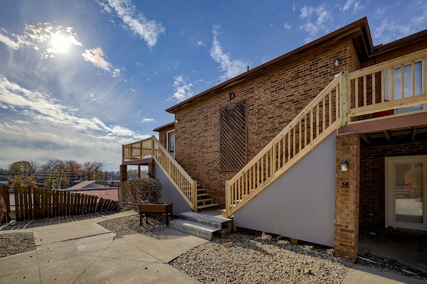 Aviator's Lounge 2br 1bath Wifi Close To Airport Very Convenient Book Your Stay2 - Leavenworth, KS