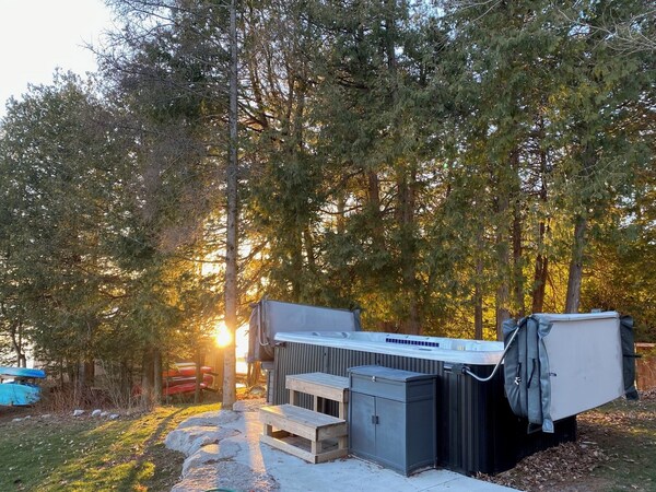 Modern Upscale Cottage Overlooking Balsam Lake. - Fenelon Falls