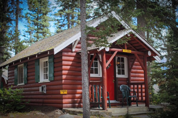 Charming Lake Louise Cabin | Fireplace Retreat - Lake Louise
