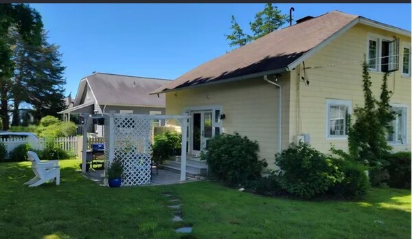 Available July 2025\ncharming 2 Bedroom Bungalow 1 Block To The Beach Madison Ct - Madison, CT