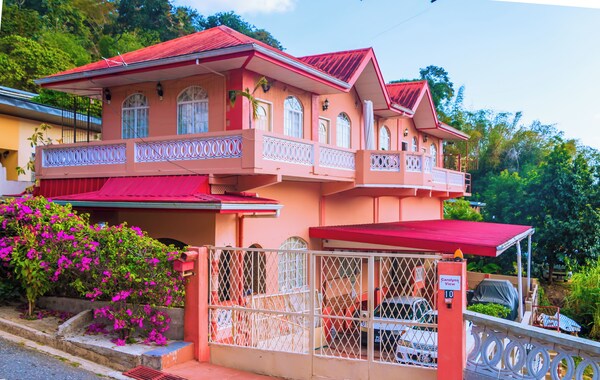 Carolyn's View Has Four Double Occupancy Rooms, And 1 Fully Furnished Apartment. - Port of Spain