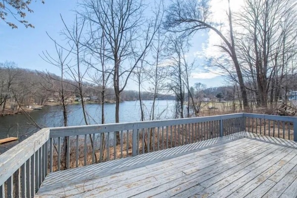 Lux Lake Neepaulin Front Home - Branchville, NJ