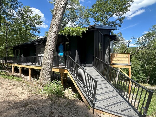 Firefly 2, Luxury Lakeside Treehouse W/ Hot Tub, Bbq, Extra Parking, Boat Putin - Beaver Lake, AR