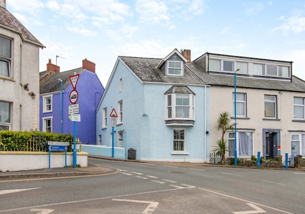 Seacove - Two Bedroom House, Sleeps 4 - Saundersfoot