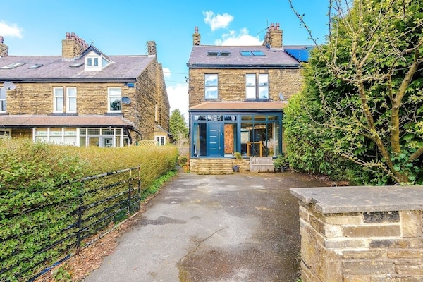 Incredible Home | Driveway | Piano | Workspace - Ilkley