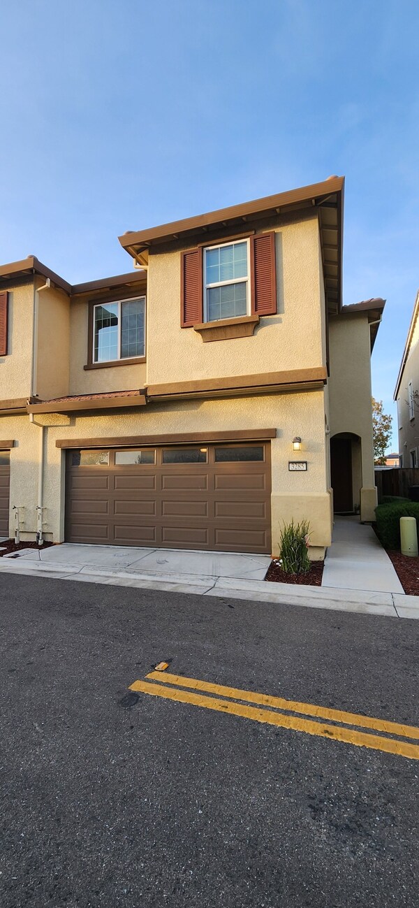 Suburban Oasis!!!! - Tracy, CA
