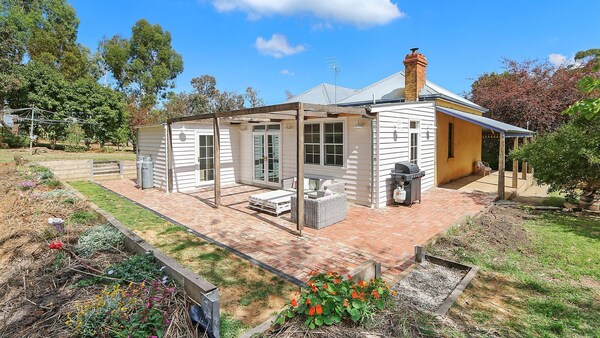 A Charming Miners Cottage Retreat - Beechworth
