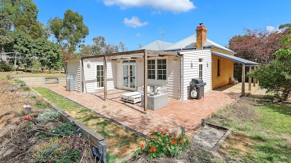 A Charming Miners Cottage Retreat - Beechworth