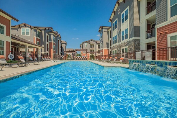 Spring Modern 1 Br King Long Term Fully Equipped - Houston George Bush Airport (IAH)
