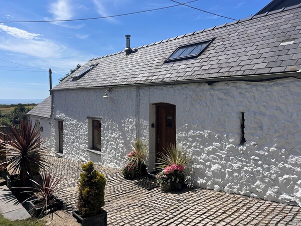 Stunning  300 Year Old Restored Barn In Gower Near The Beach - Wales