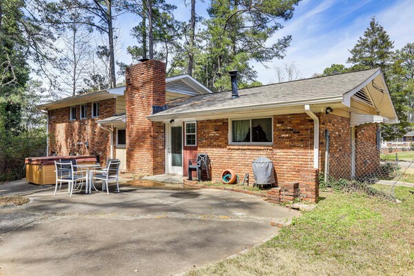 2 Mi To Airport: College Park Home W\/ Grill! - Fairburn, GA