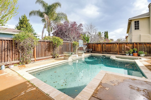 Pool & Hot Tub Access: Brentwood Getaway! - Brentwood, CA