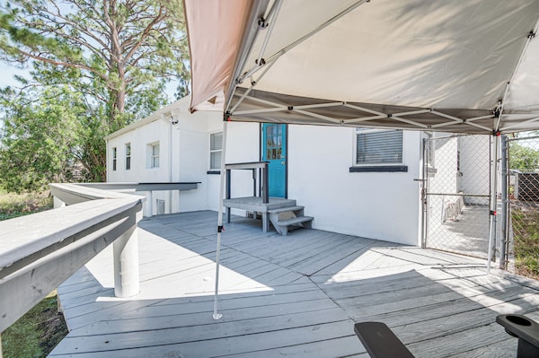 Fishing Paradise: Lake Poinsett Home W/ Deck! - Cocoa, FL