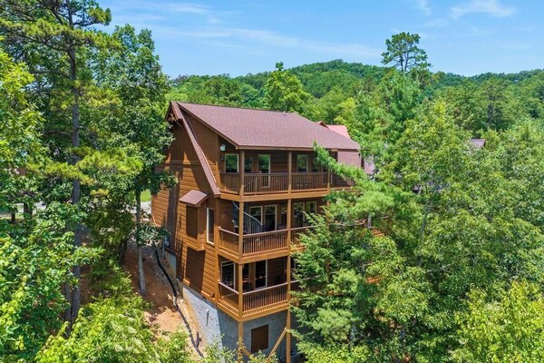 A Perfect Getaway, Free Tickets, No Catch! - Pigeon Forge, TN
