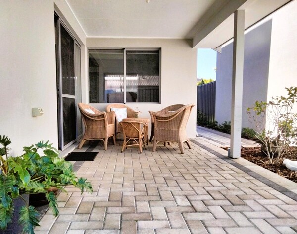 4 Bedroom Modern Townhouse - Perth