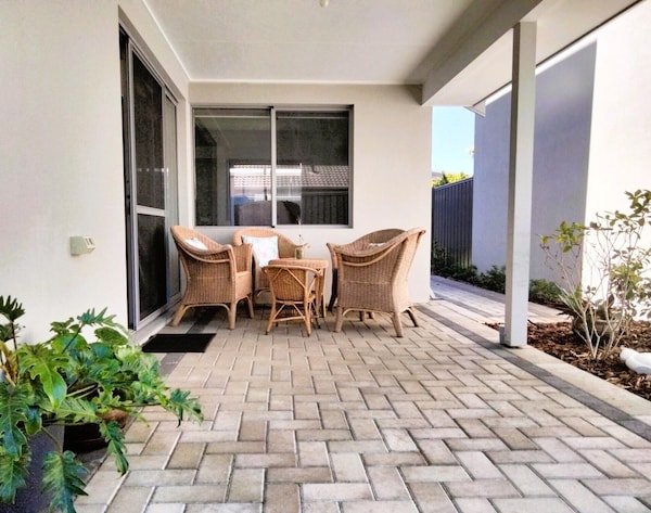 4 Bedroom Modern Townhouse - Rockingham