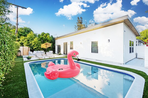 Luxury 3-bedroom Home With Pool In Vibrant Los Angeles - San Fernando, CA