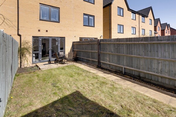 Entire 4 Bedroom Guest House In Reading - Henley-on-Thames