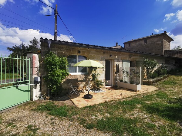 5km Saint-émilion - Joli Gîte Rénové Tout Confort, Terrasse, 2 Personnes - Castillon-la-Bataille