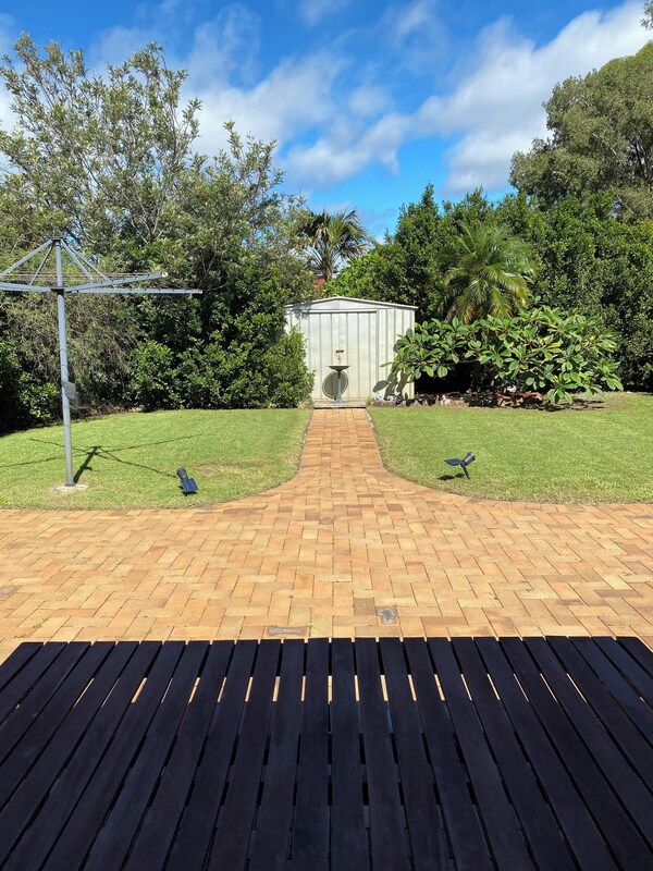 2 Minutes Walk To Lake\nserenity \Ncentrally Located - Forster