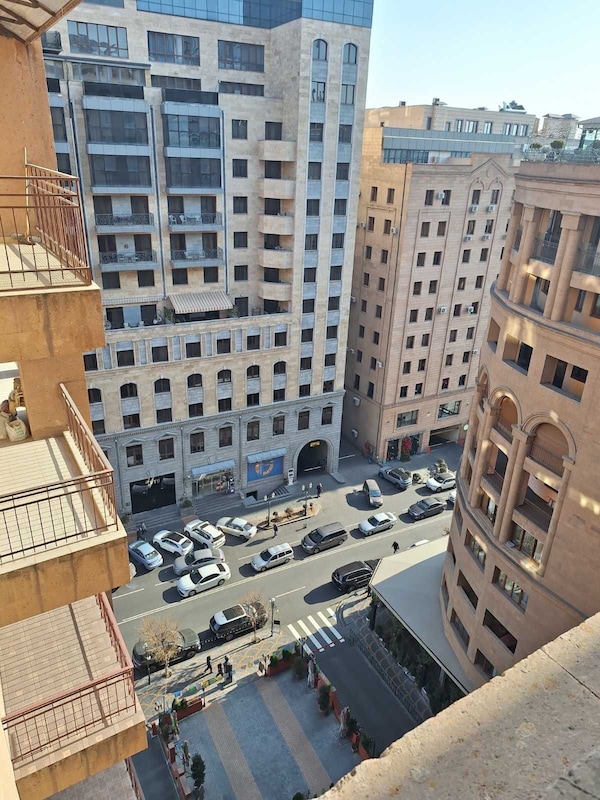 Apartment In The Heart Of Yerevan Near Republic Square And Northern Avenue - Erevan