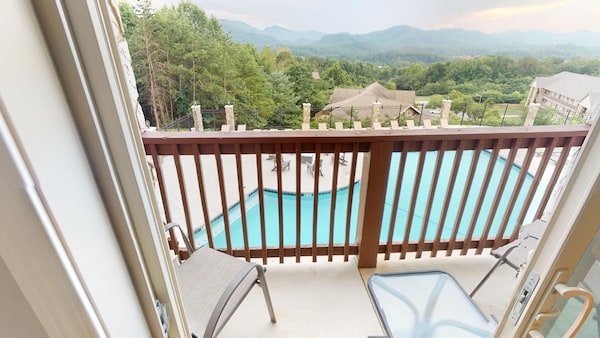 New 2 Bedroom Condo In Pigeon Forge- Unit 4, New 2 Bedroom Modern Mountain Escape - Club House Unit - 개틀린버그