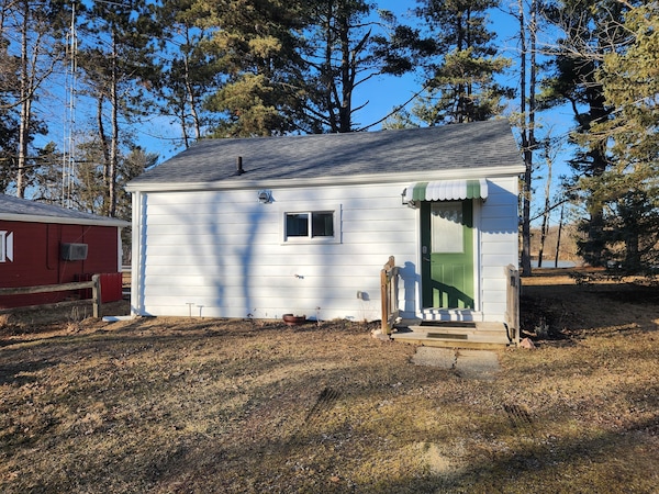 Lake View Cottage For Two With Views Of Harrison Lake - Ohio