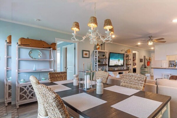 Charming 2-bedroom Apartment With Ac, Wifi In Enchanting Port Aransas - Port Aransas, TX
