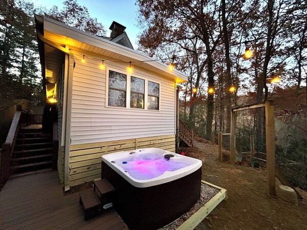 Quiet & Cozy Mountain Home On Greens Creek In Sylva - Sylva, NC