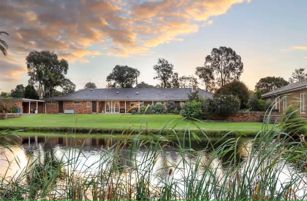 Wine Country Homestead - Spacious Retreat - Pokolbin