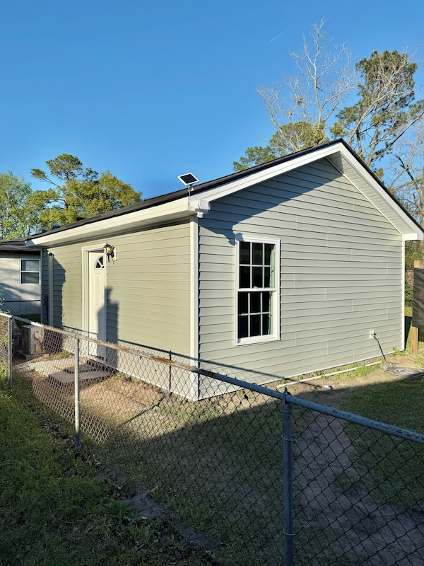 Mid-town Cottage ~ Cozy Retreat - Pooler, GA