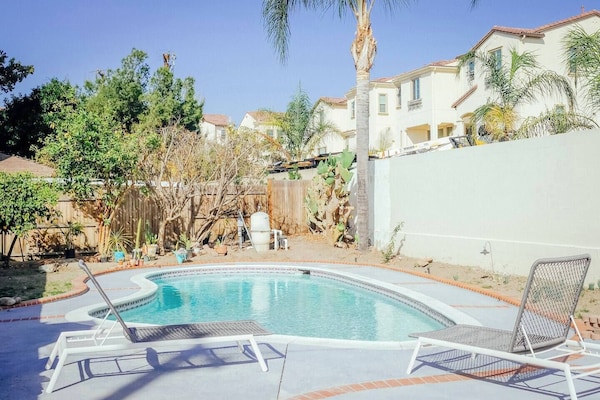 Spacious 4-bedroom Pool House - Close To Disneyland - Ac, Fast Wifi, Bbq - Anaheim