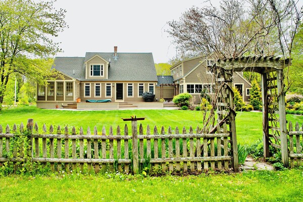 Charming 4 Bedroom Fully Equipped House. - Kennebunk, ME
