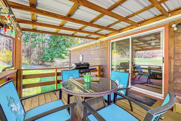 Fire Pit & Decks: Creekside Cabin In Robbinsville - Robbinsville, NC
