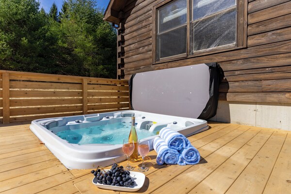 Secluded W/ Deck Views, Hot Tub, & Ping Pong | Hudson In The Berks By Avantstay - Nassau, NY