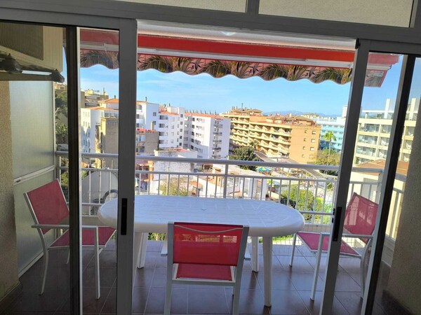 4-person Apartment, Air-conditioned, Pool. 5-minute Walk To Beach. - Tarragona, España