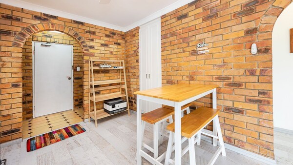 Two Bedroom Torquay Esplanade Escape - Coasthm - Hervey Bay