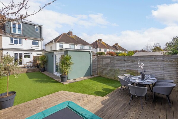Melrose- Beautiful 4 Bedroom Home With Parking - Bramber Castle