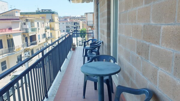 Naples Stadium Apt. - Six People, Three Bedrooms, Two Bathrooms, Free Park - Naples