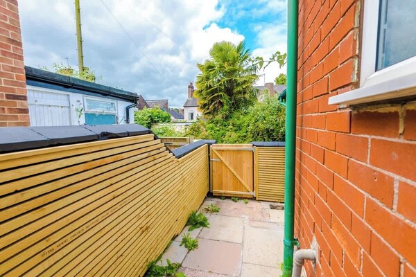 New! Spacious Home, Ideal For Groups, Free Parking - Stoke-on-Trent