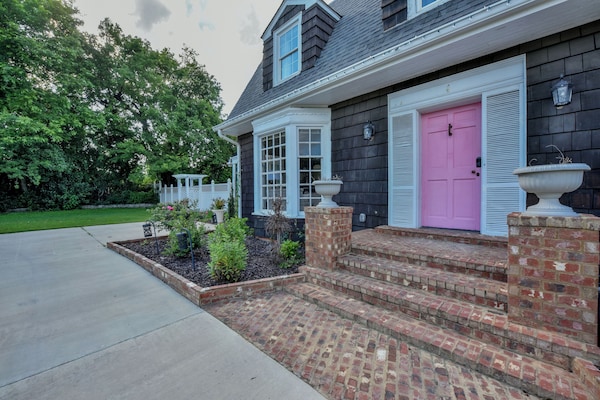 Hargrove House - Large Home With Fenced In Backyard And Close To Campus! - Tuscaloosa, AL