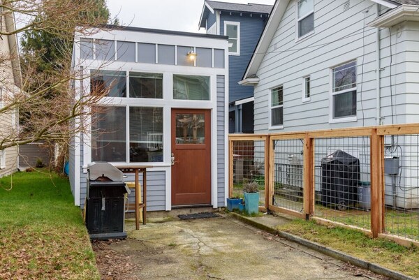 Tiny Cute Loft Home Close To Green Lake - Shoreline, WA