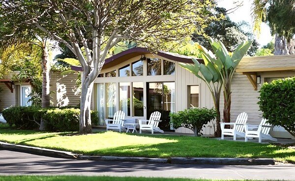 Steps Away From The Beach! Pet-friendly, Onsite Pool, Tennis Court - Point Loma - San Diego
