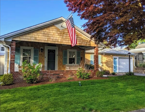 Charming 2-bd Home Steps To Falmouth Heights Beach W/ Fab Fenced Patio & Yard - Old Silver Beach, MA